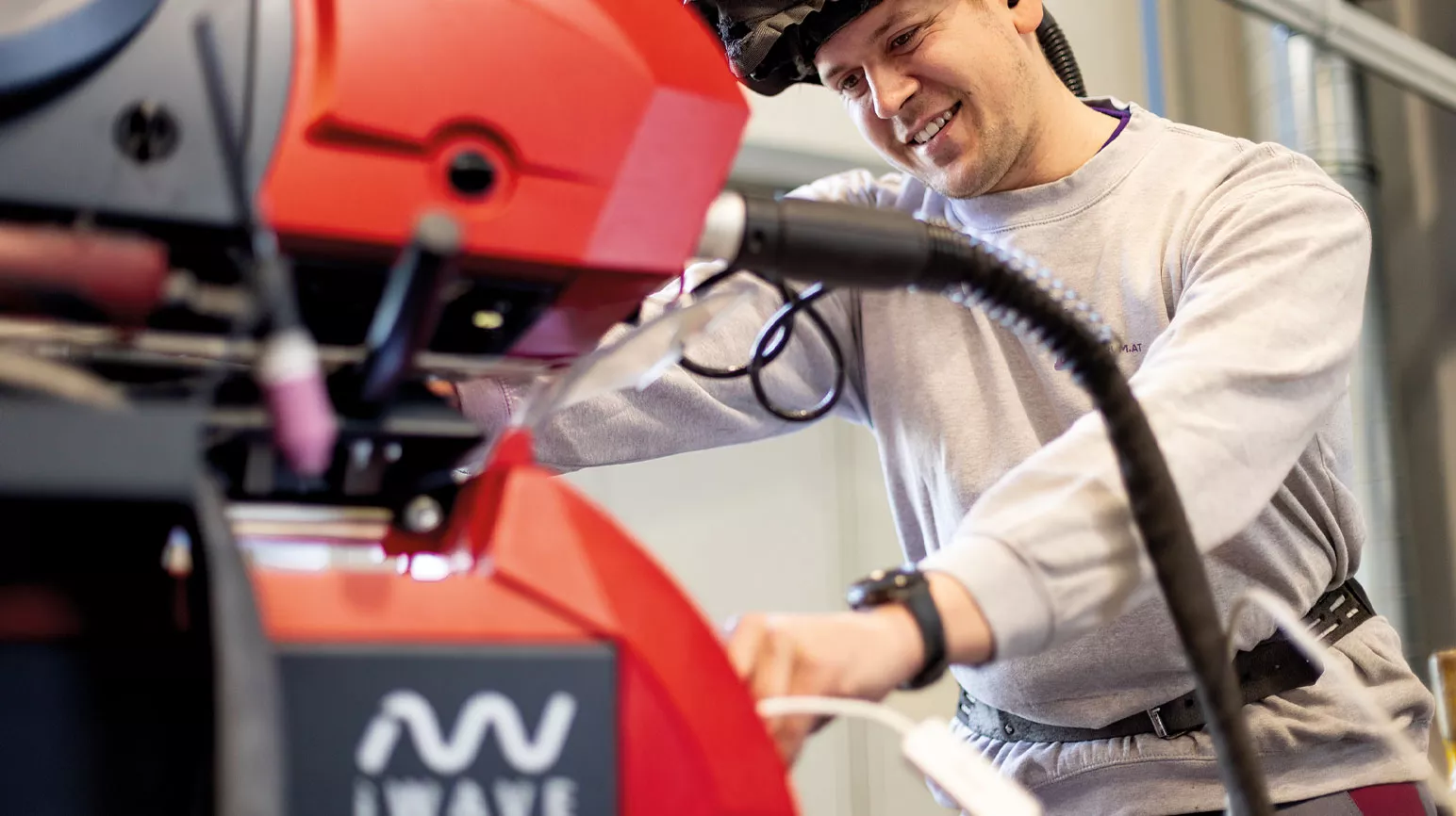 More efficient welding with the multiprocess welding system iWave