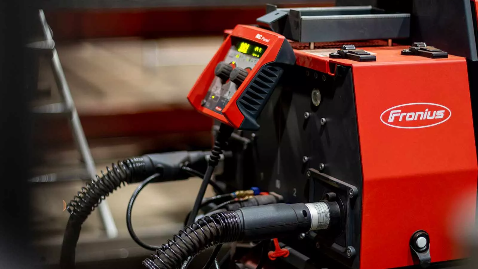 Dual wire feeder