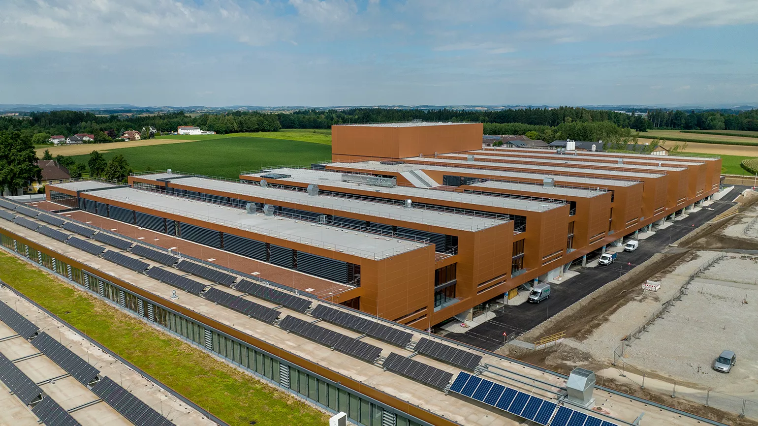 Production at Full Speed - Solar Energy - Fronius International GmbH