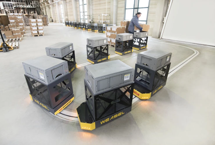 Automated guided vehicles (AGV) - battery charging technology - Fronius