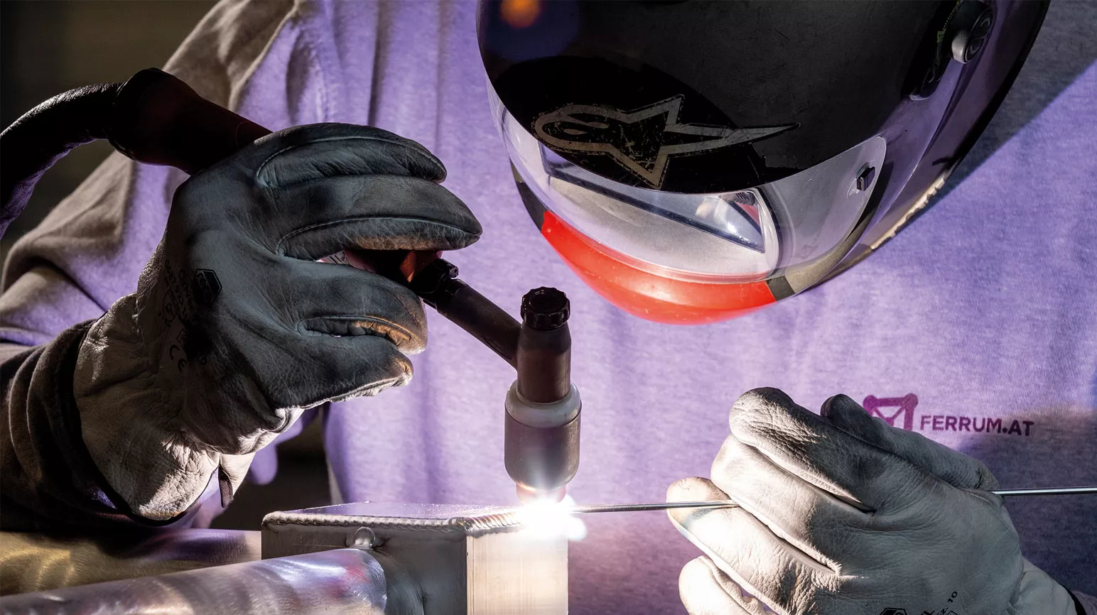 More efficient welding with the multiprocess welding system iWave