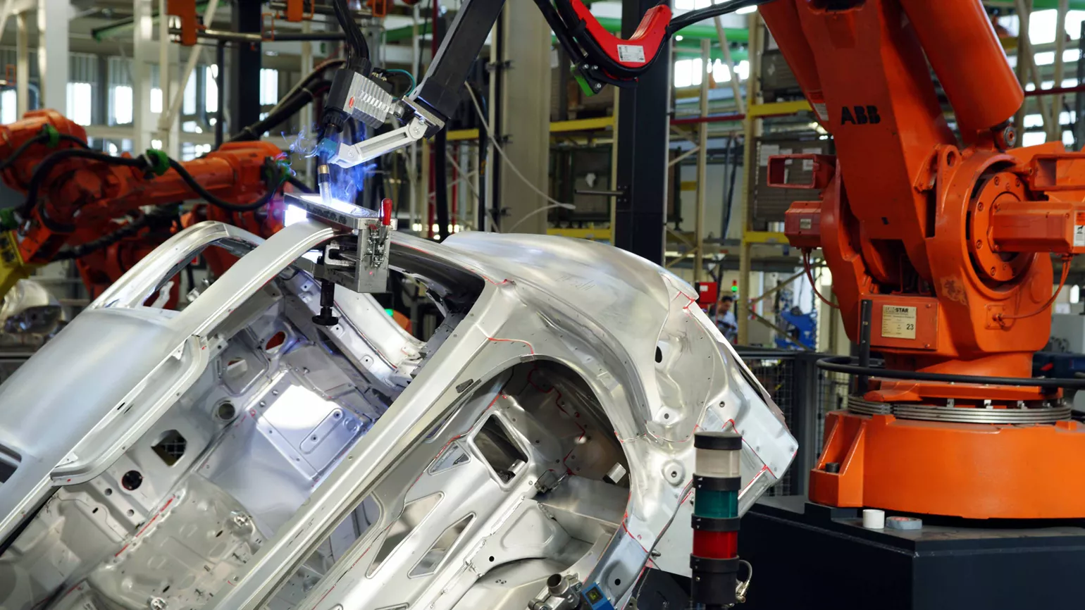 Magna Steyr welds with CMT Advanced