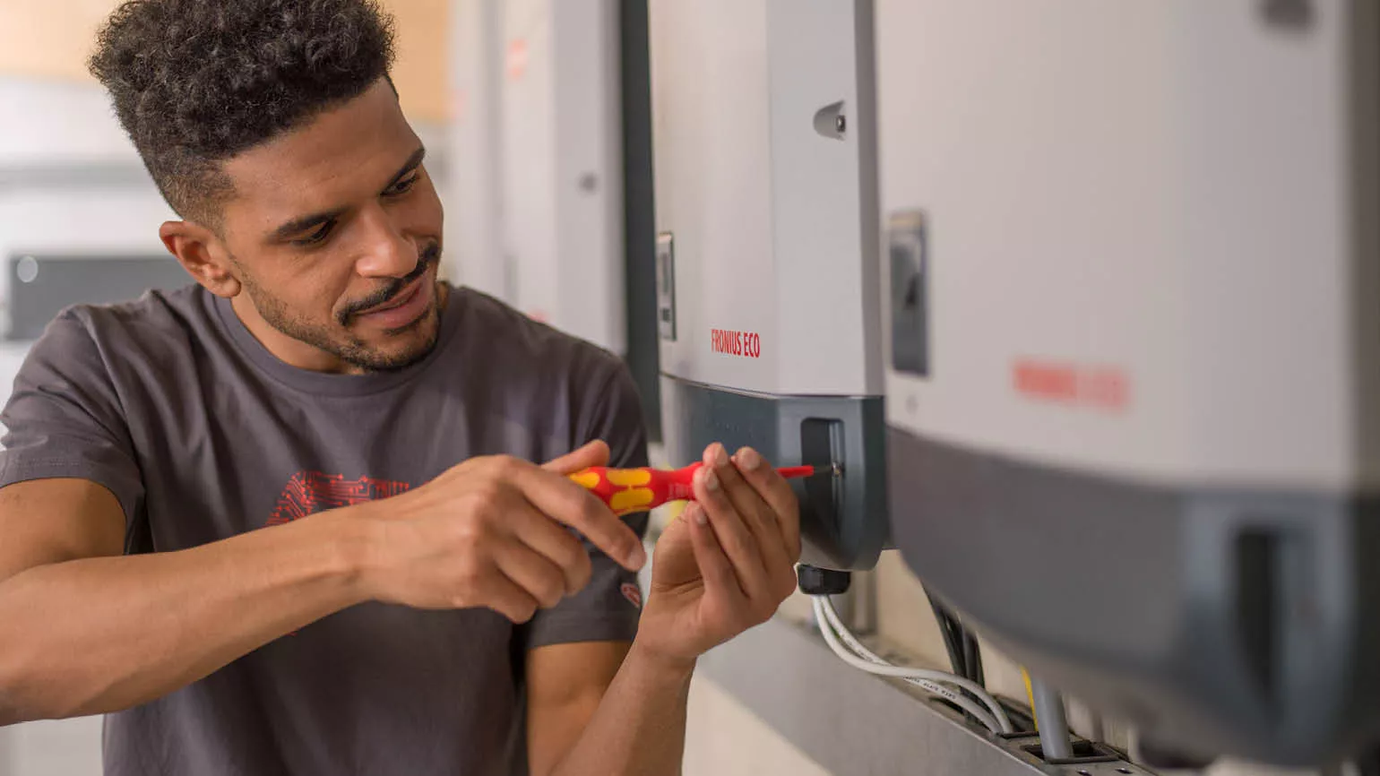 SnapINverter Symo Advanced – commercial inverters - Fronius Solar Energy