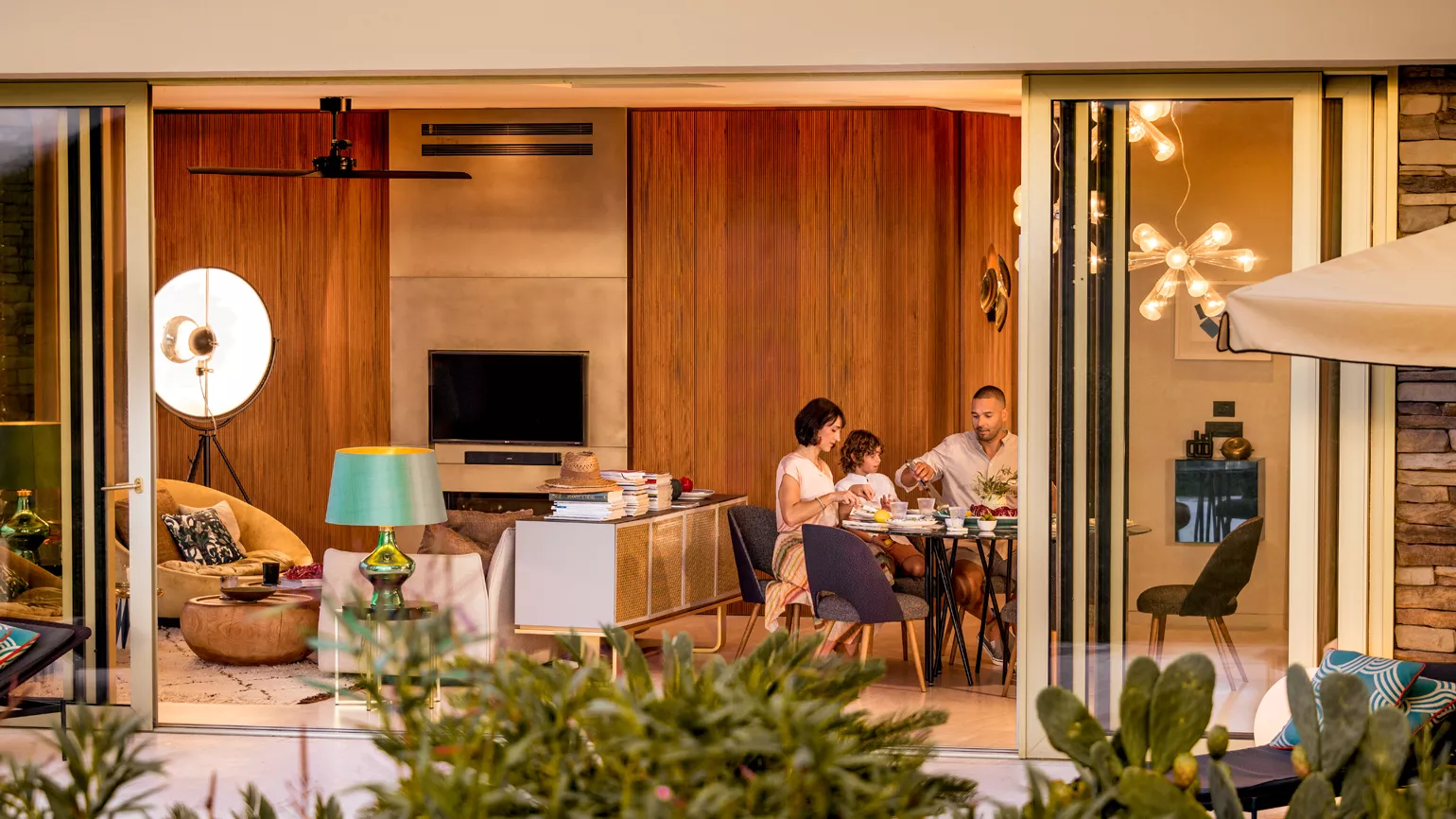 Fronius GEN24 Plus - The versatile hybrid inverter - Solar Energy